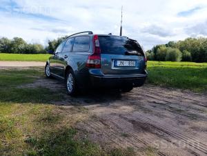 Grey Volvo V50 2006 in Ogre, with an engine capacity of 1.60 L and mileage of 347 thousand km for 1950 €, photo 5 on AUTOMOTO.COM.LV