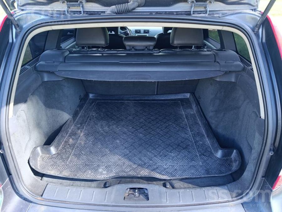 Grey Volvo V50 2006 in Ogre, with an engine capacity of 1.60 L and mileage of 347 thousand km for 1950 €, photo 8 on AUTOMOTO.COM.LV