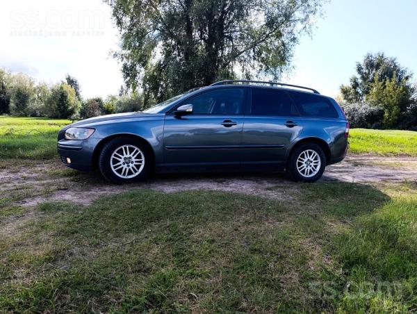 Grey Volvo V50 2006 in Ogre, with an engine capacity of 1.60 L and mileage of 347 thousand km for 1950 €, photo 4 on AUTOMOTO.COM.LV