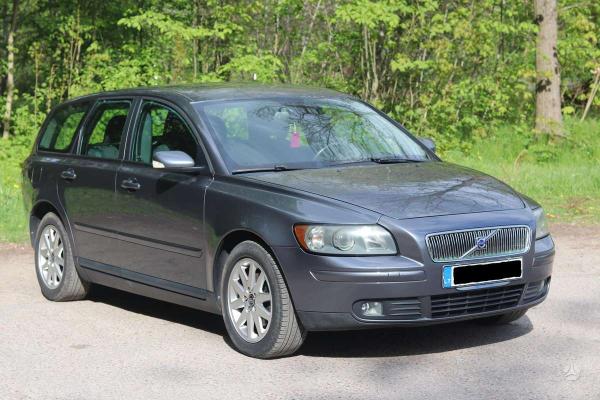 Grey Volvo V50 2006 in Vilnius, with an engine capacity of 1.56 L and mileage of 389 thousand km for 1300 €, photo 4 on AUTOMOTO.COM.LV