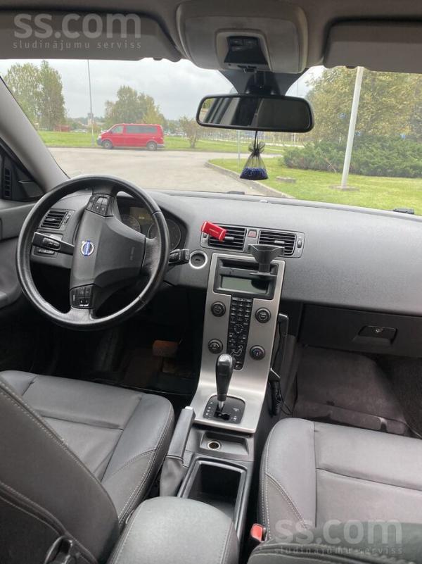 Pelēks Volvo V50 2006 Rīga, ar dzinēja tilpumu 2.40 L un nobraukumu 302 tūkst. km par 2200 €, foto 4 vietnē AUTOMOTO.COM.LV