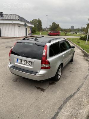 Grey Volvo V50 2006 in Riga, with an engine capacity of 2.40 L and mileage of 302 thousand km for 2200 €, photo 6 on AUTOMOTO.COM.LV