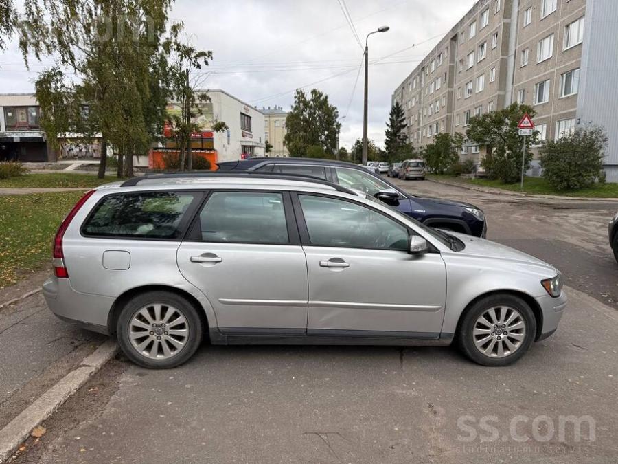 Серый Вольво В50 2006 в Рига, объемом двигателя 1.60 л и пробегом 302 тыс. км за 1500 €, фото 1 на AUTOMOTO.COM.LV