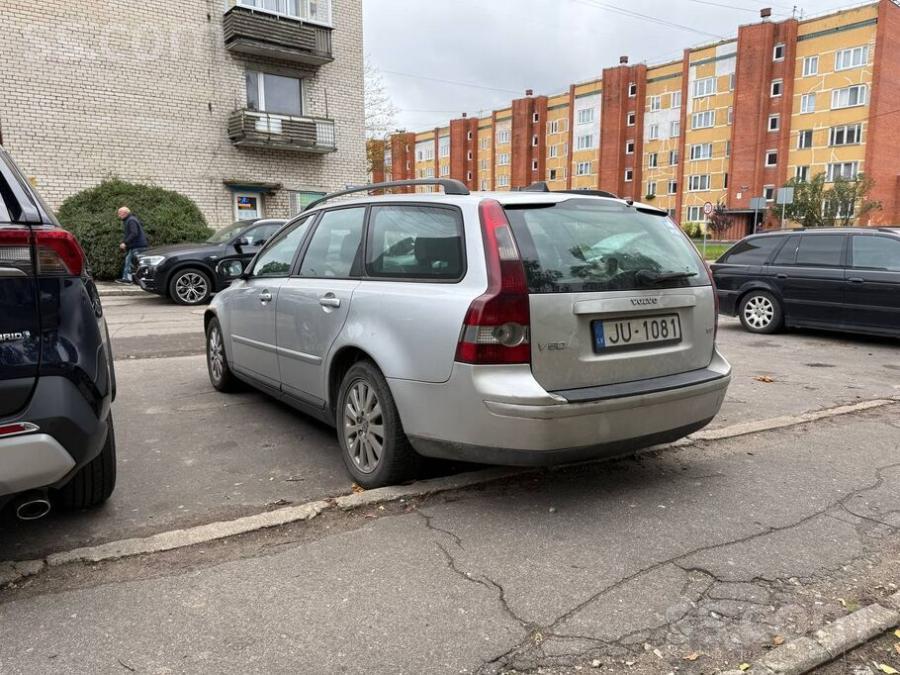 Серый Вольво В50 2006 в Рига, объемом двигателя 1.60 л и пробегом 302 тыс. км за 1500 €, фото 5 на AUTOMOTO.COM.LV