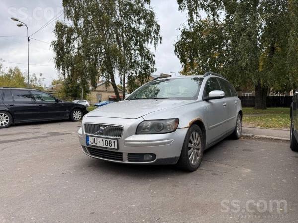 Grey Volvo V50 2006 in Riga, with an engine capacity of 1.60 L and mileage of 302 thousand km for 1500 €, photo 6 on AUTOMOTO.COM.LV