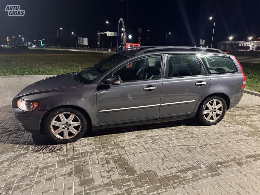Pelēks Volvo V50 2006 Mažeikiai, ar dzinēja tilpumu 2.00 L un nobraukumu 440 tūkst. km par 1300 €, foto 1 vietnē AUTOMOTO.COM.LV