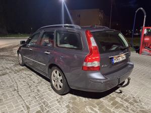 Pelēks Volvo V50 2006 Mažeikiai, ar dzinēja tilpumu 2.00 L un nobraukumu 440 tūkst. km par 1300 €, foto 4 vietnē AUTOMOTO.COM.LV