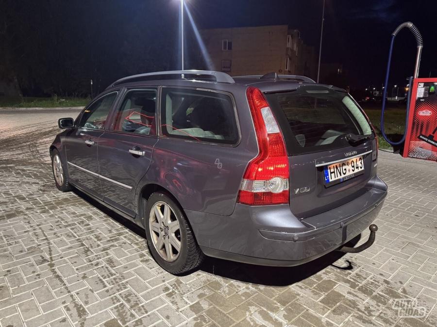 Pelēks Volvo V50 2006 Mažeikiai, ar dzinēja tilpumu 2.00 L un nobraukumu 440 tūkst. km par 1300 €, foto 4 vietnē AUTOMOTO.COM.LV