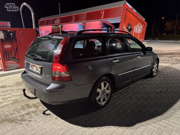 Вольво В50 2006 в Мажейкяй на AUTOMOTO.COM.LV Серый Вольво В50 2006 в Мажейкяй, объемом двигателя 2.00 л и пробегом 440 тыс. км за 1300 €, фото 5 на AUTOMOTO.COM.LV