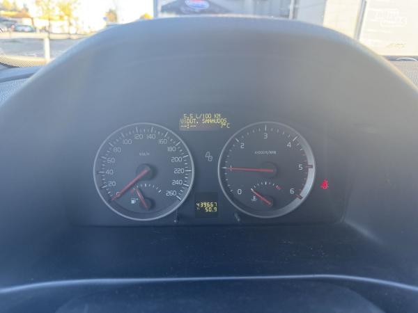 Вольво В50 2006 в Мажейкяй на AUTOMOTO.COM.LV Серый Вольво В50 2006 в Мажейкяй, объемом двигателя 2.00 л и пробегом 440 тыс. км за 1300 €, фото 9 на AUTOMOTO.COM.LV