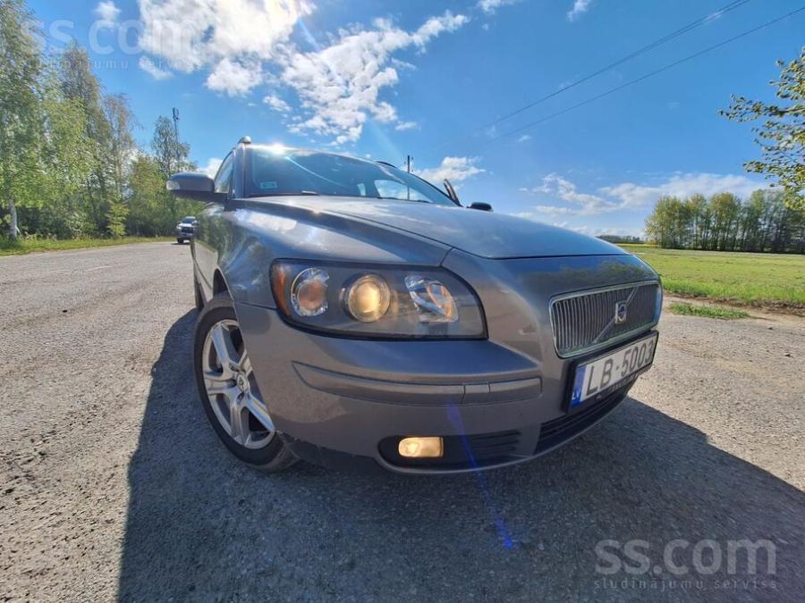Grey Volvo V50 2007 in Bauska, with an engine capacity of 1.60 L and mileage of 300 thousand km for 1500 €, photo 3 on AUTOMOTO.COM.LV