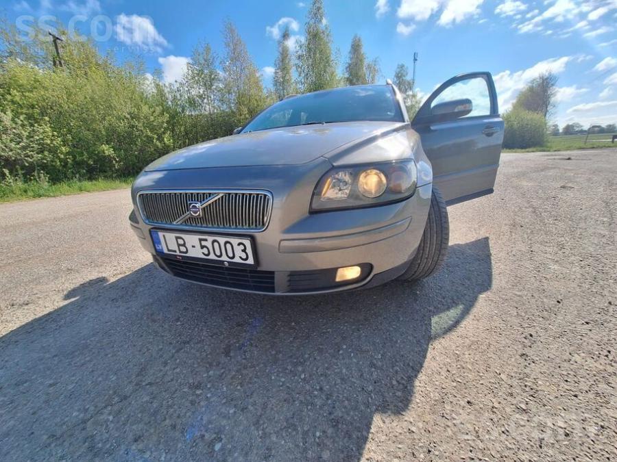 Grey Volvo V50 2007 in Bauska, with an engine capacity of 1.60 L and mileage of 300 thousand km for 1500 €, photo 4 on AUTOMOTO.COM.LV