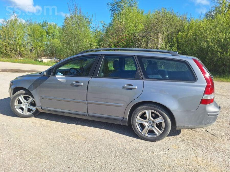 Grey Volvo V50 2007 in Bauska, with an engine capacity of 1.60 L and mileage of 300 thousand km for 1500 €, photo 7 on AUTOMOTO.COM.LV