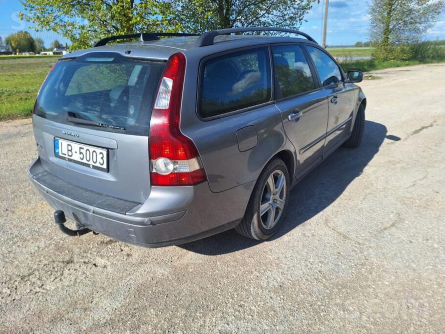 Grey Volvo V50 2007 in Bauska, with an engine capacity of 1.60 L and mileage of 300 thousand km for 1500 €, photo 8 on AUTOMOTO.COM.LV