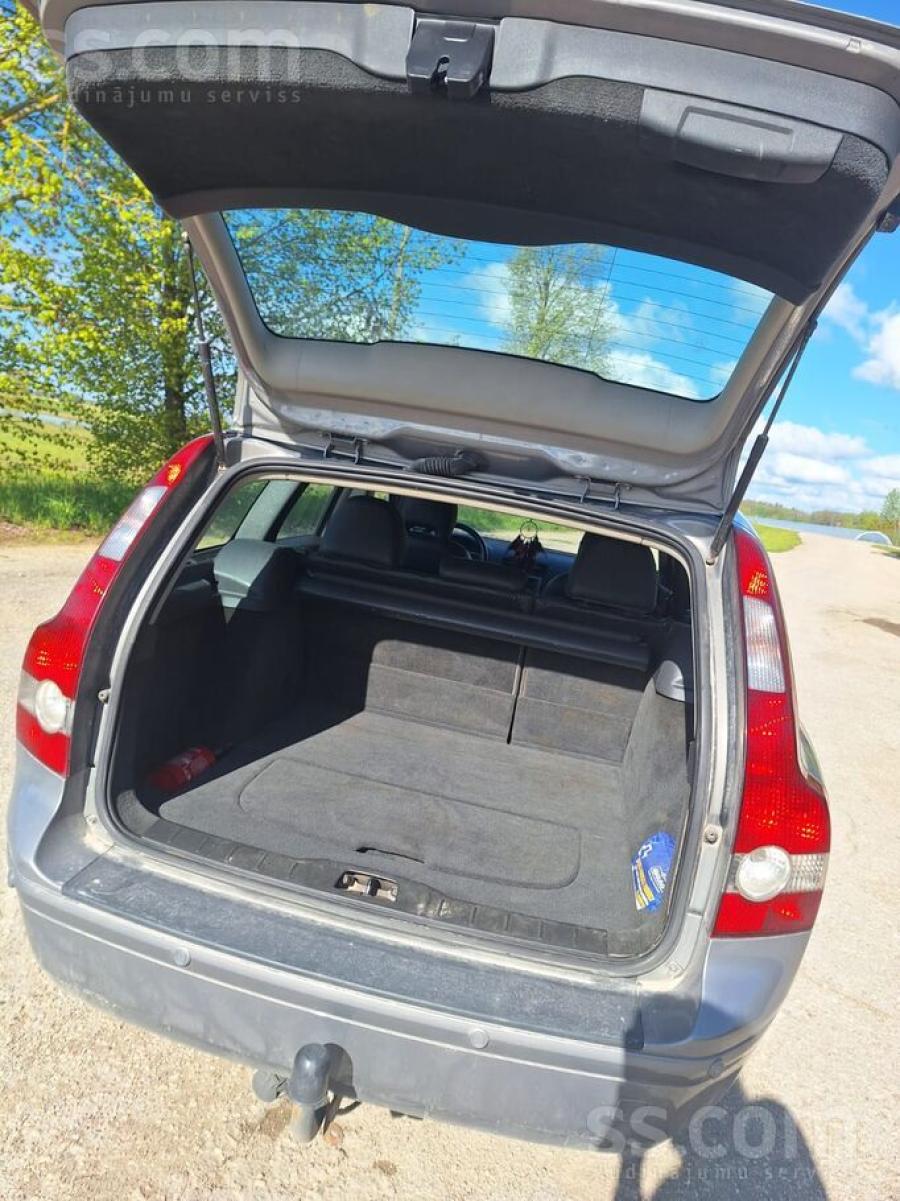 Grey Volvo V50 2007 in Bauska, with an engine capacity of 1.60 L and mileage of 300 thousand km for 1500 €, photo 14 on AUTOMOTO.COM.LV