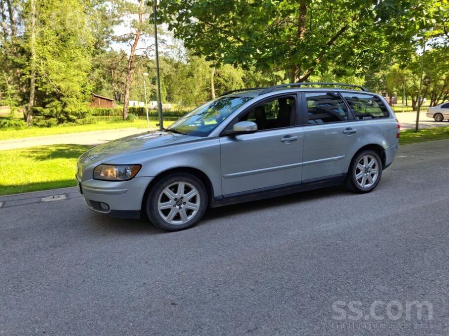 Pelēks Volvo V50 2007 Bauska, ar dzinēja tilpumu 2.00 L un nobraukumu 355 tūkst. km par 1450 €, foto 2 vietnē AUTOMOTO.COM.LV