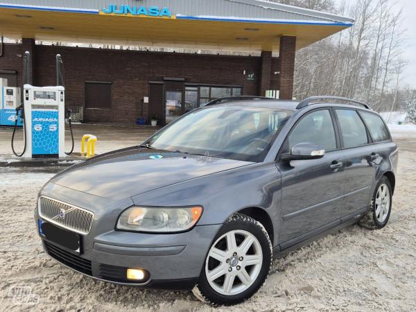 Grey Volvo V50 2007 in Siauliai, with an engine capacity of 2.00 L and mileage of 312 thousand km for 1350 €, photo 1 on AUTOMOTO.COM.LV