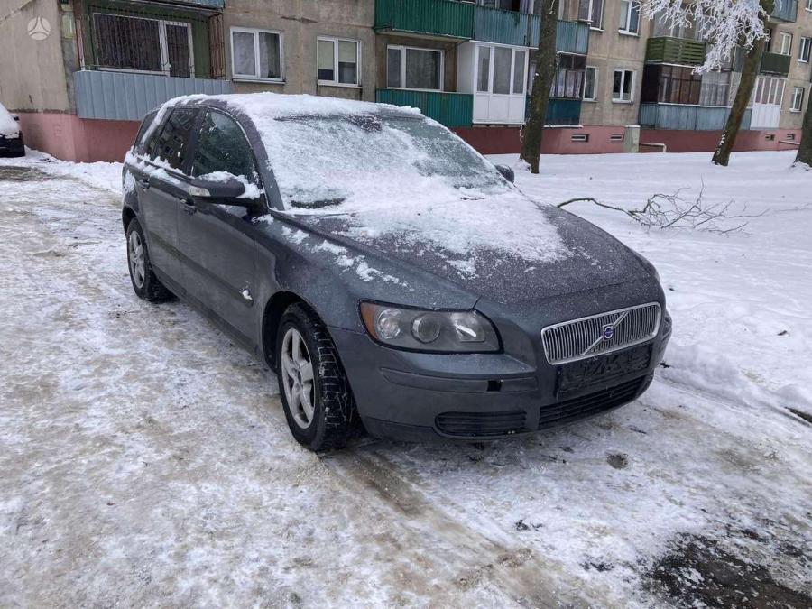 Pelēks Volvo V50 2007 Kėdainiai, ar dzinēja tilpumu 2.00 L un nobraukumu 245 tūkst. km par 550 €, foto 1 vietnē AUTOMOTO.COM.LV