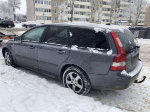 Pelēks Volvo V50 2007 Kėdainiai, ar dzinēja tilpumu 2.00 L un nobraukumu 245 tūkst. km par 550 €, foto 2 vietnē AUTOMOTO.COM.LV