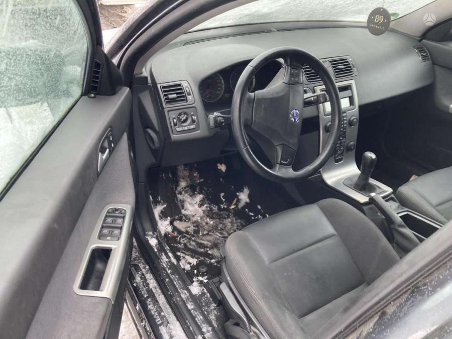 Pelēks Volvo V50 2007 Kėdainiai, ar dzinēja tilpumu 2.00 L un nobraukumu 245 tūkst. km par 550 €, foto 6 vietnē AUTOMOTO.COM.LV