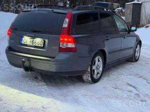 Pelēks Volvo V50 2007 Rīga, ar dzinēja tilpumu 2.00 L un nobraukumu 389 tūkst. km par 1400 €, foto 3 vietnē AUTOMOTO.COM.LV