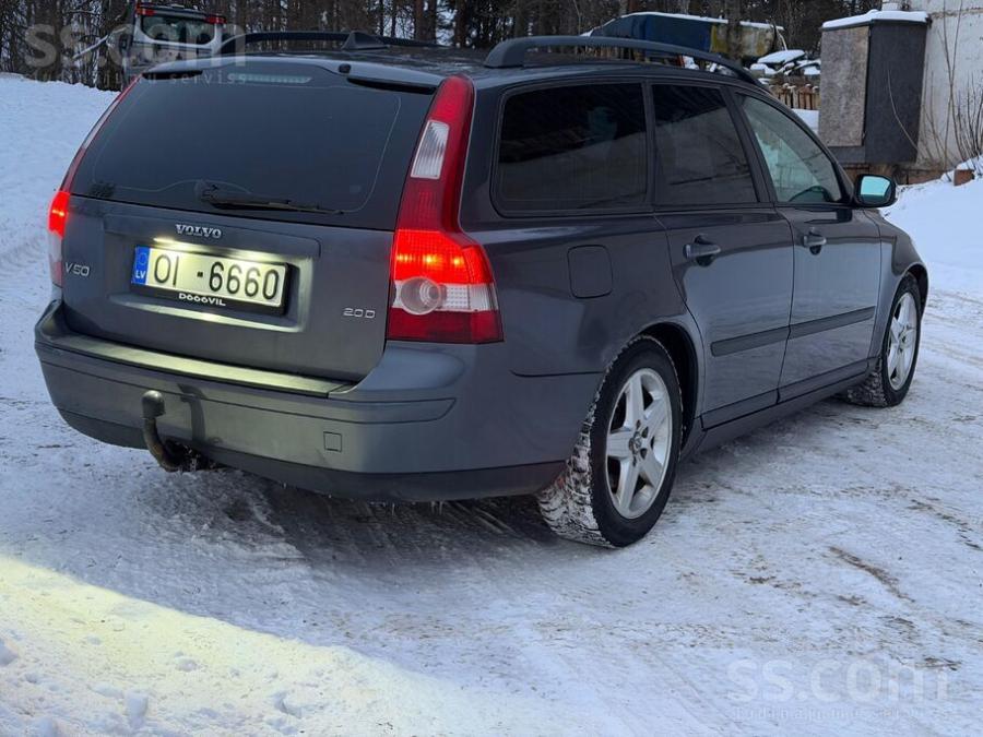 Pelēks Volvo V50 2007 Rīga, ar dzinēja tilpumu 2.00 L un nobraukumu 389 tūkst. km par 1400 €, foto 3 vietnē AUTOMOTO.COM.LV