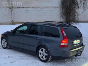 Pelēks Volvo V50 2007 Rīga, ar dzinēja tilpumu 2.00 L un nobraukumu 389 tūkst. km par 1400 €, foto 4 vietnē AUTOMOTO.COM.LV