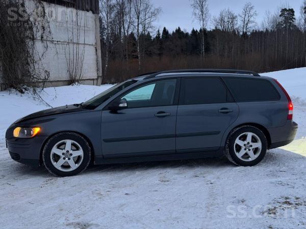 Grey Volvo V50 2007 in Riga, with an engine capacity of 2.00 L and mileage of 389 thousand km for 1400 €, photo 6 on AUTOMOTO.COM.LV