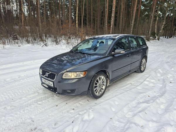 Grey Volvo V50 2007 in Taurage, with an engine capacity of 1.56 L and mileage of 287 thousand km for 2380 €, photo 1 on AUTOMOTO.COM.LV