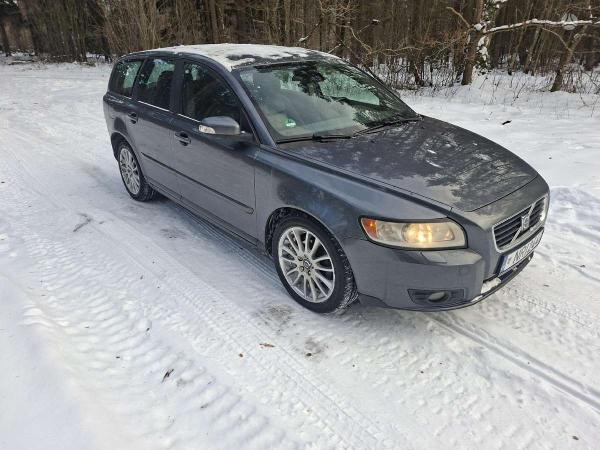 Grey Volvo V50 2007 in Taurage, with an engine capacity of 1.56 L and mileage of 287 thousand km for 2380 €, photo 2 on AUTOMOTO.COM.LV