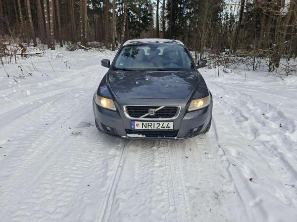 Grey Volvo V50 2007 in Taurage, with an engine capacity of 1.56 L and mileage of 287 thousand km for 2380 €, photo 3 on AUTOMOTO.COM.LV