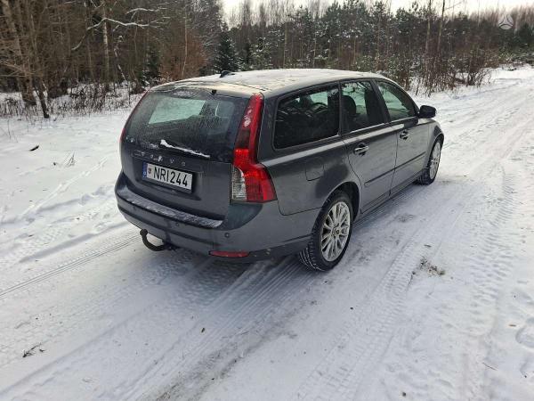 Grey Volvo V50 2007 in Taurage, with an engine capacity of 1.56 L and mileage of 287 thousand km for 2380 €, photo 5 on AUTOMOTO.COM.LV