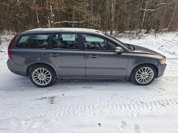 Grey Volvo V50 2007 in Taurage, with an engine capacity of 1.56 L and mileage of 287 thousand km for 2380 €, photo 7 on AUTOMOTO.COM.LV