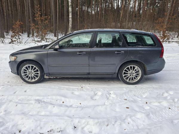 Grey Volvo V50 2007 in Taurage, with an engine capacity of 1.56 L and mileage of 287 thousand km for 2380 €, photo 8 on AUTOMOTO.COM.LV