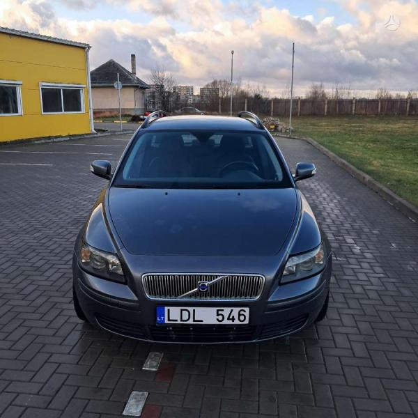 Grey Volvo V50 2007 in Elektrenai, with an engine capacity of 2.00 L and mileage of 374 thousand km for 2000 €, photo 1 on AUTOMOTO.COM.LV