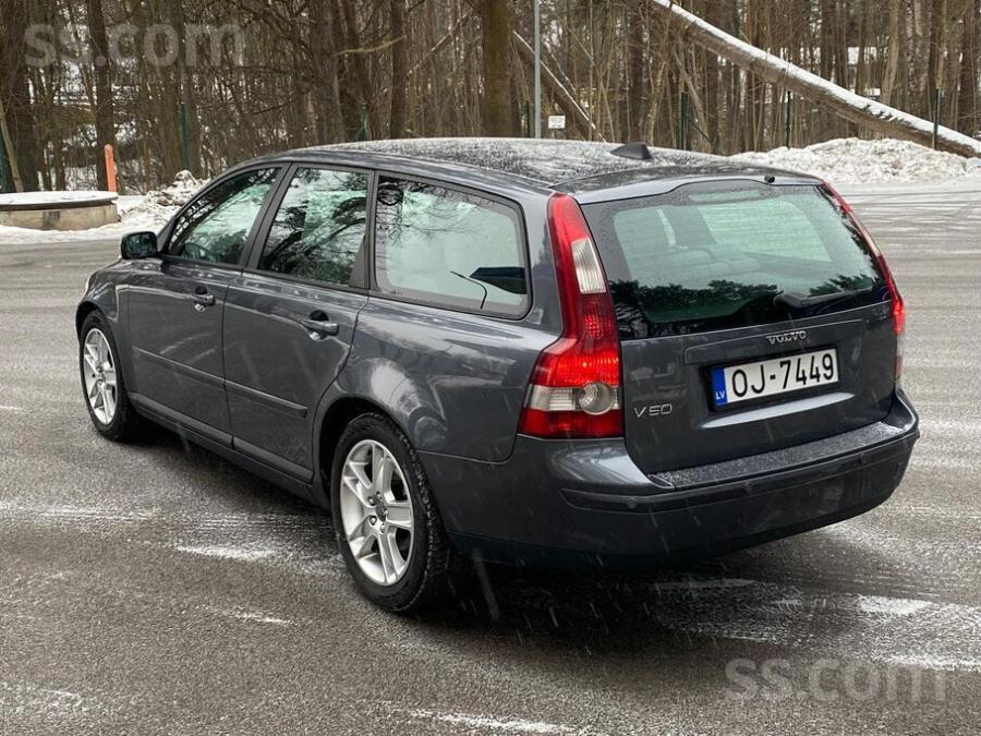 Grey Volvo V50 2007 in Riga, with an engine capacity of 1.60 L and mileage of 0 thousand km for 2799 €, photo 3 on AUTOMOTO.COM.LV