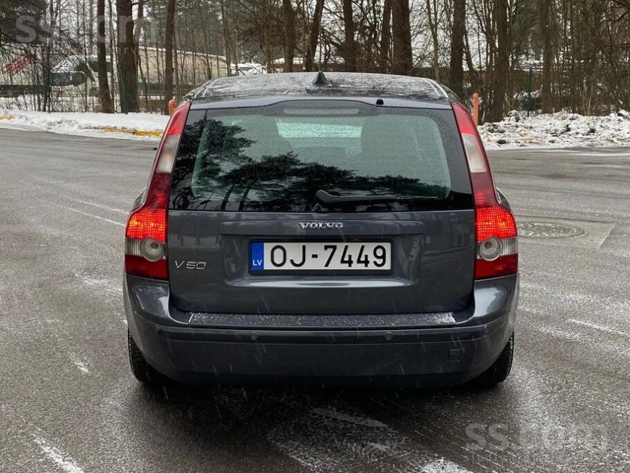 Grey Volvo V50 2007 in Riga, with an engine capacity of 1.60 L and mileage of 0 thousand km for 2799 €, photo 4 on AUTOMOTO.COM.LV