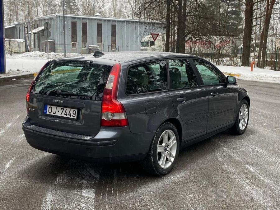 Grey Volvo V50 2007 in Riga, with an engine capacity of 1.60 L and mileage of 0 thousand km for 2799 €, photo 5 on AUTOMOTO.COM.LV