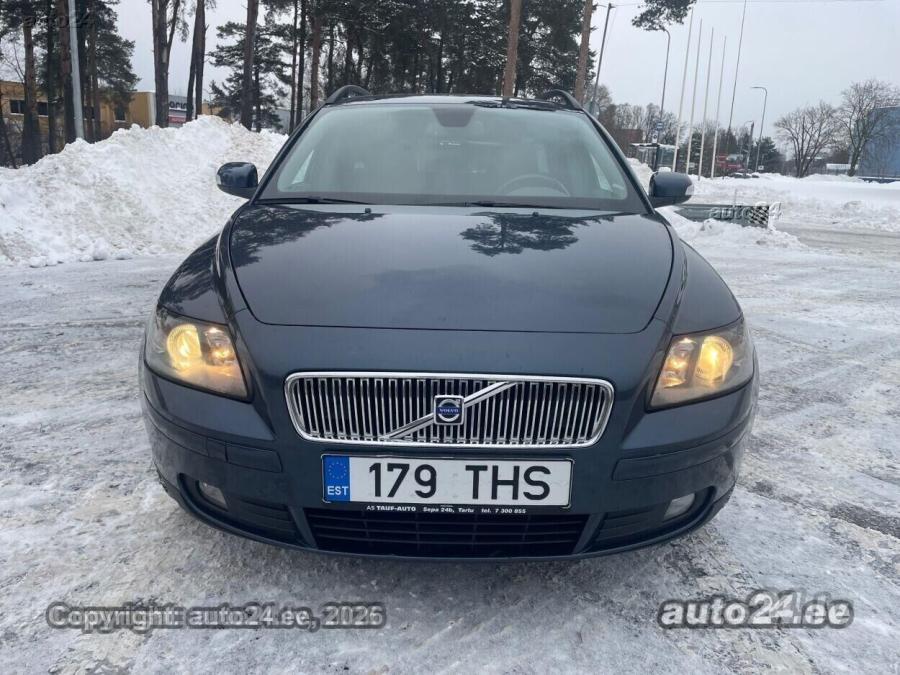Pelēks Volvo V50 2007 Tallina, ar dzinēja tilpumu 2.00 L un nobraukumu 244 tūkst. km par 2490 €, foto 2 vietnē AUTOMOTO.COM.LV