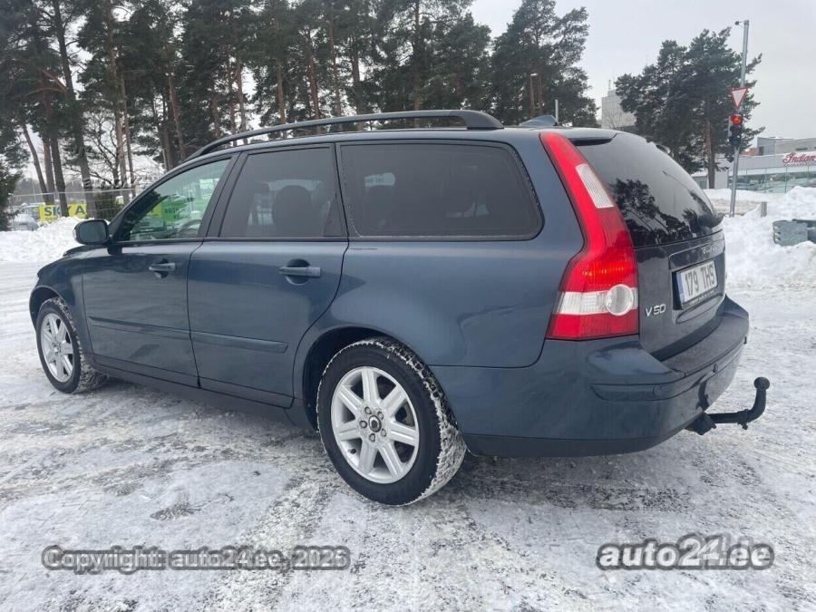 Pelēks Volvo V50 2007 Tallina, ar dzinēja tilpumu 2.00 L un nobraukumu 244 tūkst. km par 2490 €, foto 4 vietnē AUTOMOTO.COM.LV