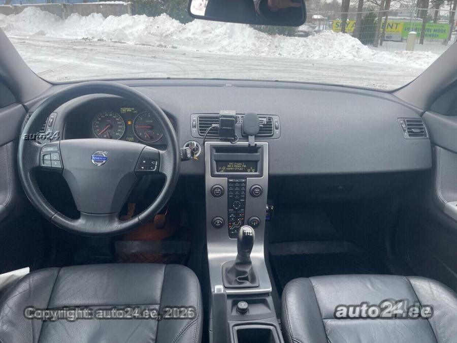 Pelēks Volvo V50 2007 Tallina, ar dzinēja tilpumu 2.00 L un nobraukumu 244 tūkst. km par 2490 €, foto 7 vietnē AUTOMOTO.COM.LV