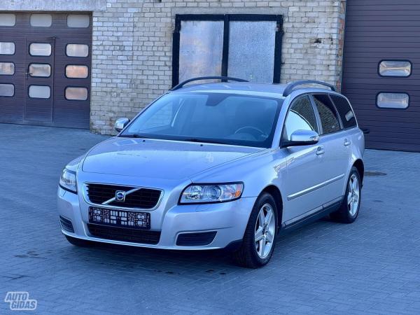Pelēks Volvo V50 2007 Kretinga, ar dzinēja tilpumu 2.00 L un nobraukumu 338 tūkst. km par 1999 €, foto 1 vietnē AUTOMOTO.COM.LV