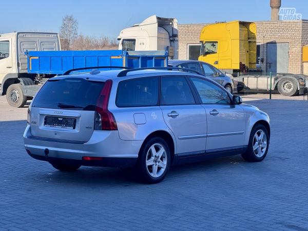 Pelēks Volvo V50 2007 Kretinga, ar dzinēja tilpumu 2.00 L un nobraukumu 338 tūkst. km par 1999 €, foto 5 vietnē AUTOMOTO.COM.LV