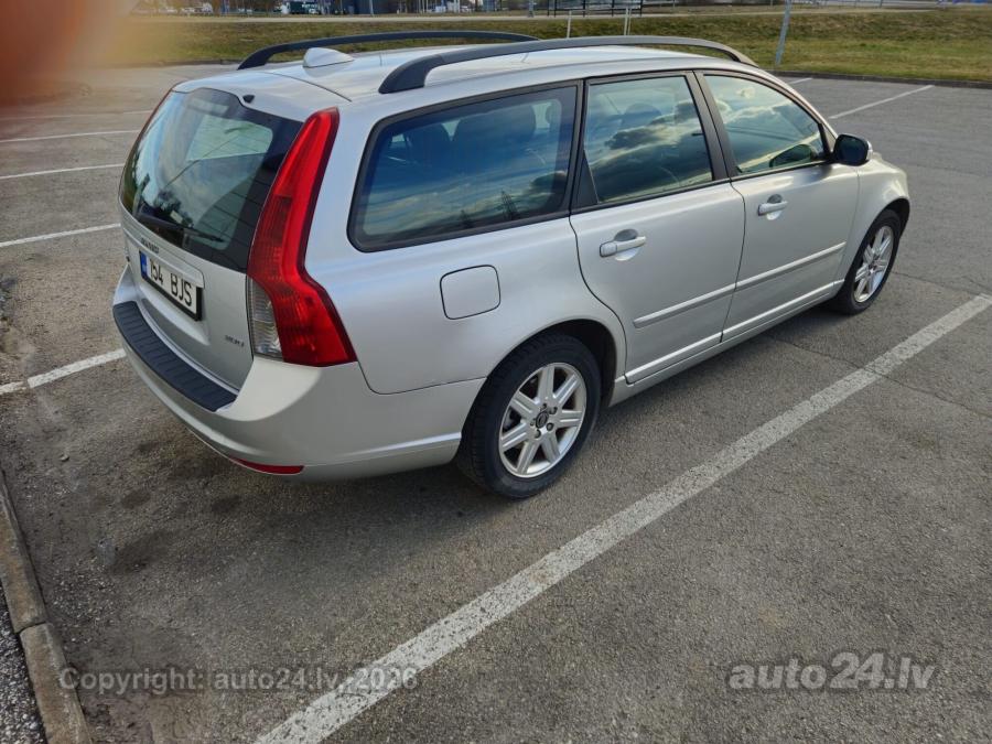Pelēks Volvo V50 2007 Tartu, ar dzinēja tilpumu 2.00 L un nobraukumu 292 tūkst. km par 1890 €, foto 3 vietnē AUTOMOTO.COM.LV