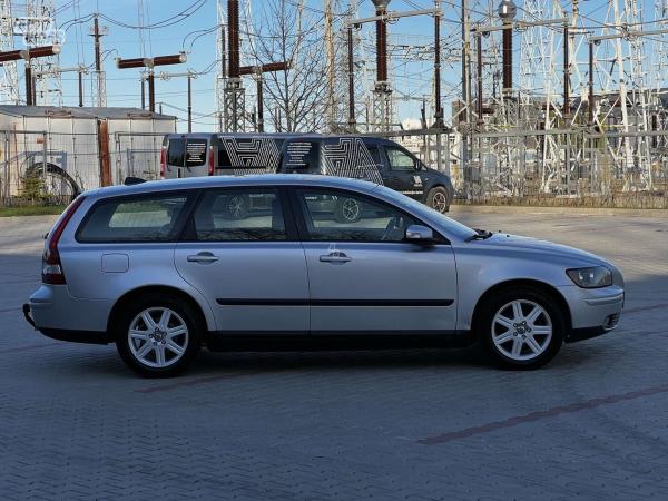Pelēks Volvo V50 2007 Šauļi, ar dzinēja tilpumu 1.80 L un nobraukumu 317 tūkst. km par 1250 €, foto 4 vietnē AUTOMOTO.COM.LV