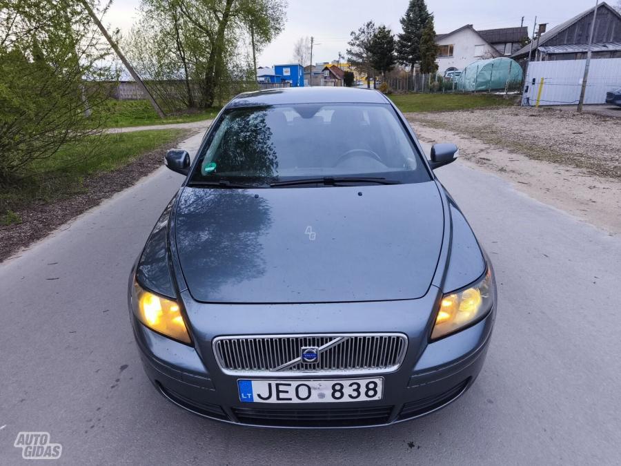 Grey Volvo V50 2007 in Taurage, with an engine capacity of 2.00 L and mileage of 457 thousand km for 1650 €, photo 6 on AUTOMOTO.COM.LV