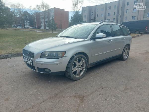 Grey Volvo V50 2007 in Kupiskis, with an engine capacity of 2.00 L and mileage of 295 thousand km for 1800 €, photo 1 on AUTOMOTO.COM.LV
