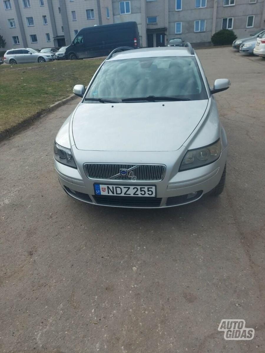 Grey Volvo V50 2007 in Kupiskis, with an engine capacity of 2.00 L and mileage of 295 thousand km for 1800 €, photo 4 on AUTOMOTO.COM.LV