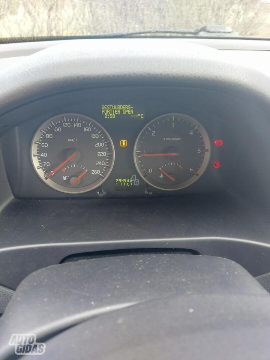 Grey Volvo V50 2007 in Kupiskis, with an engine capacity of 2.00 L and mileage of 295 thousand km for 1800 €, photo 6 on AUTOMOTO.COM.LV