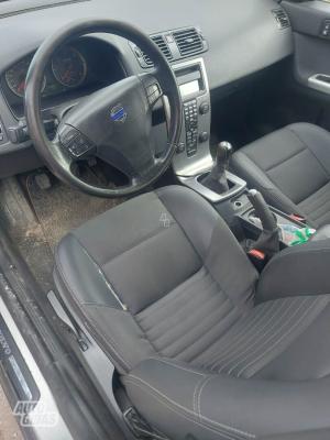 Grey Volvo V50 2007 in Kupiskis, with an engine capacity of 2.00 L and mileage of 295 thousand km for 1800 €, photo 8 on AUTOMOTO.COM.LV